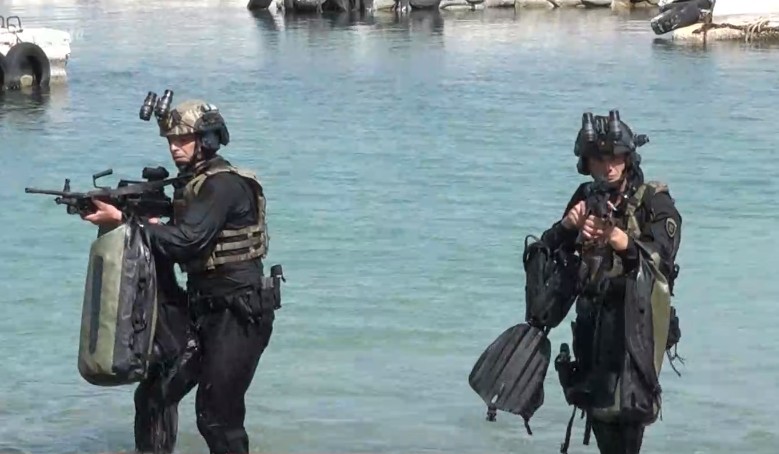 Δείτε εντυπωσιακές εικόνες από την εκπαίδευση των βατραχανθρώπων | MEGA TV