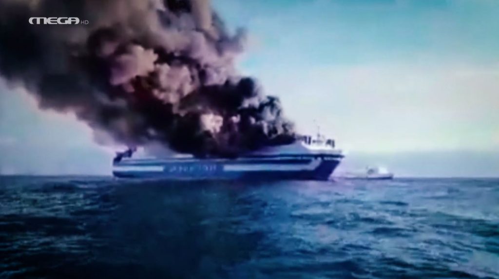 Κέρκυρα: Στις φλόγες πλοίο με 290 επιβαίνοντες ανοιχτά της Ερεικούσσας ...